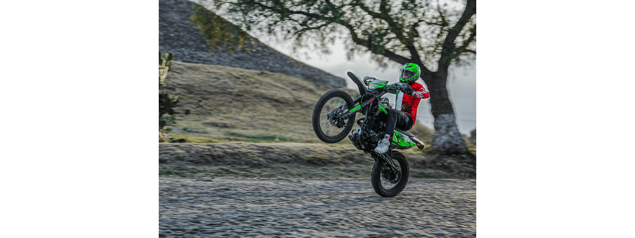 Cómo asentar tu moto nueva: Protocolo real por kilómetros | Sharmax Motors